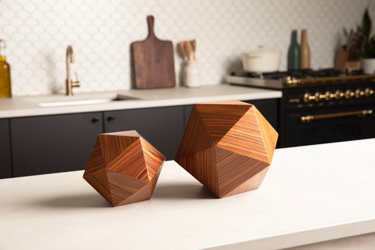 A Guide to Basic and Non-Traditional Cremation Urn Shapes – Oaktree ...